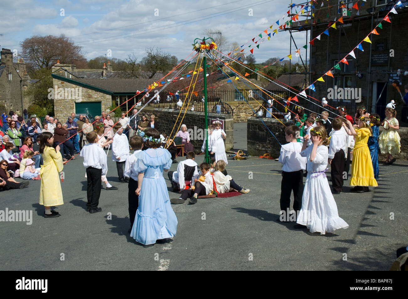 Maypole Dancing Uk Stock Photos & Maypole Dancing Uk Stock Images - Alamy