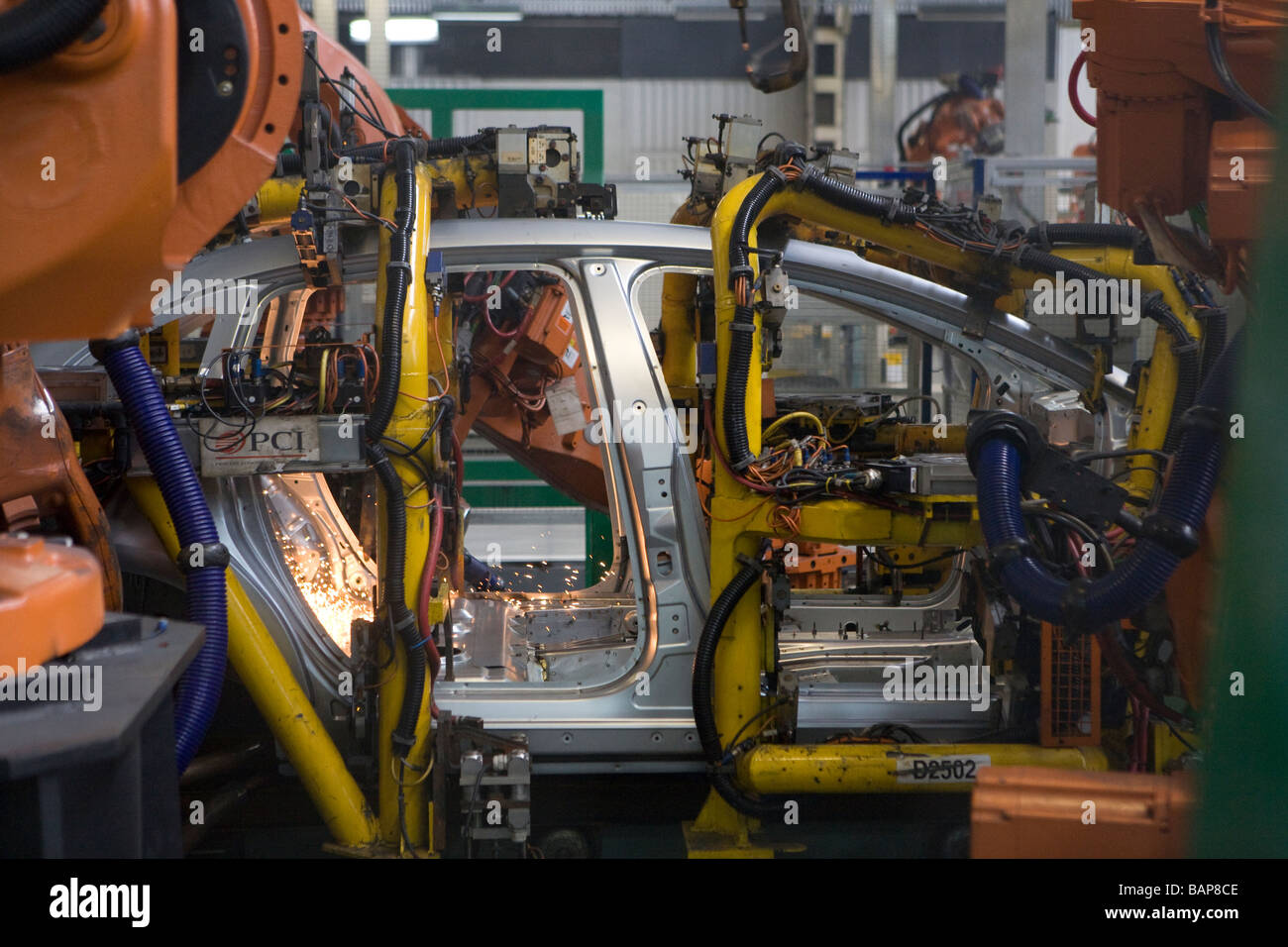 Peugeot citroen manufacturing mounting car hi-res stock photography and ...