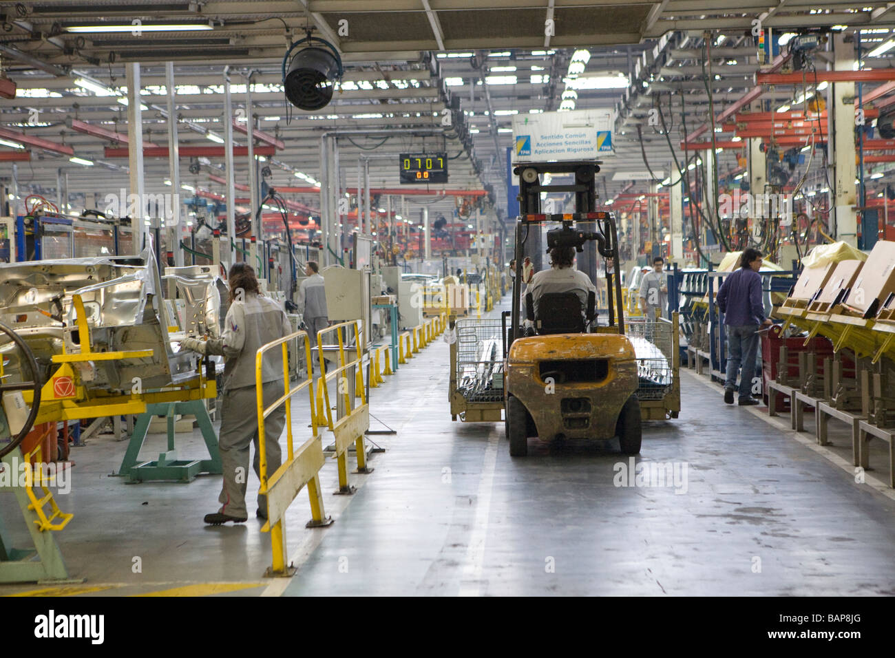 Peugeot - Citroen manufacturing and mounting car factory in Buenos ...
