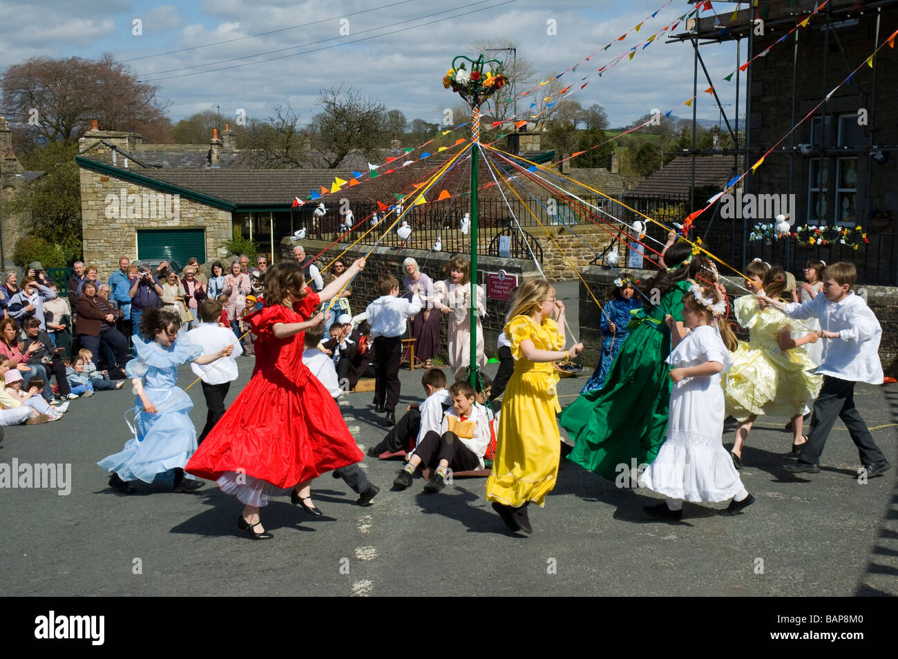 Maypole Dancing Uk Stock Photos & Maypole Dancing Uk Stock Images - Alamy