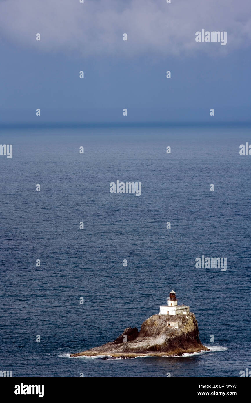 Tillamook rock lighthouse waves hi-res stock photography and images - Alamy