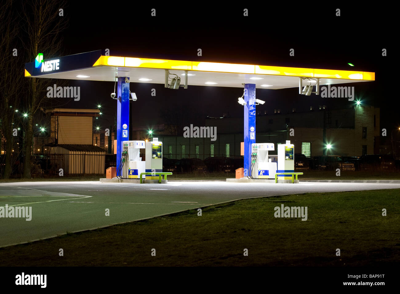 Gas station night hi-res stock photography and images - Alamy
