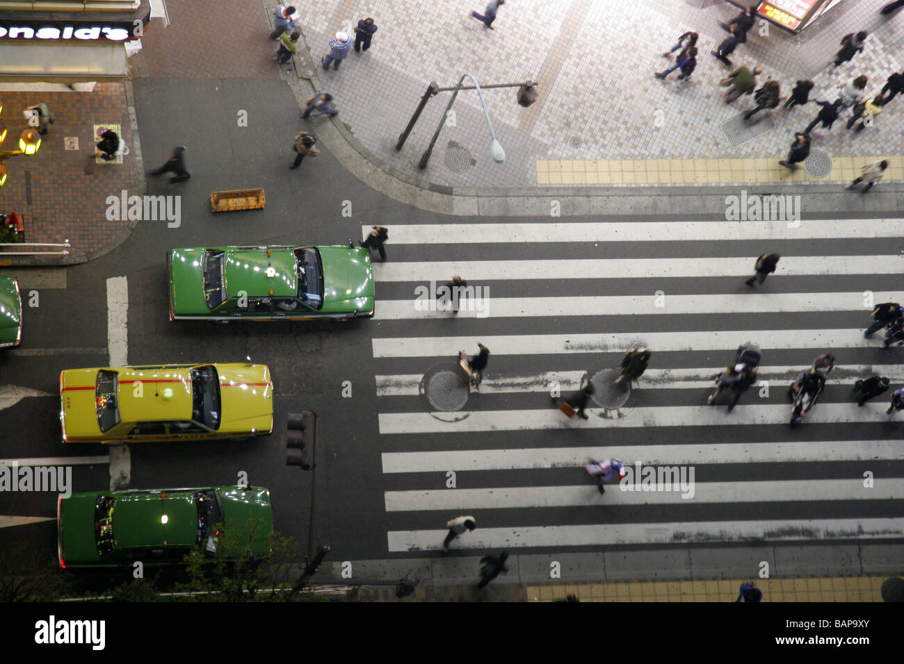 Shinjuku crossing tokyo japan hi-res stock photography and images - Alamy
