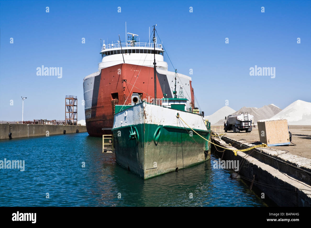 Colorful ships hi-res stock photography and images - Alamy