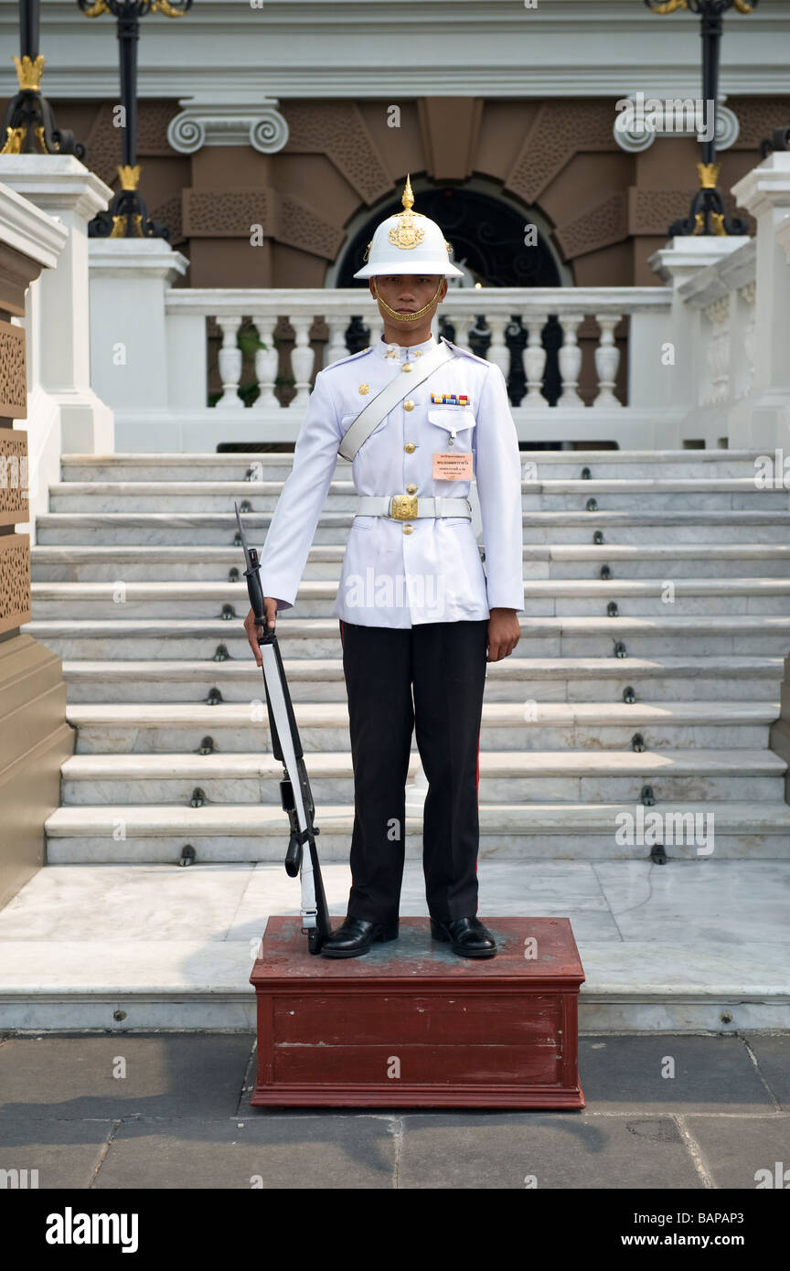 Sentry on Guard at the Grand Palace, Bangkok, Thailand Stock Photo - Alamy