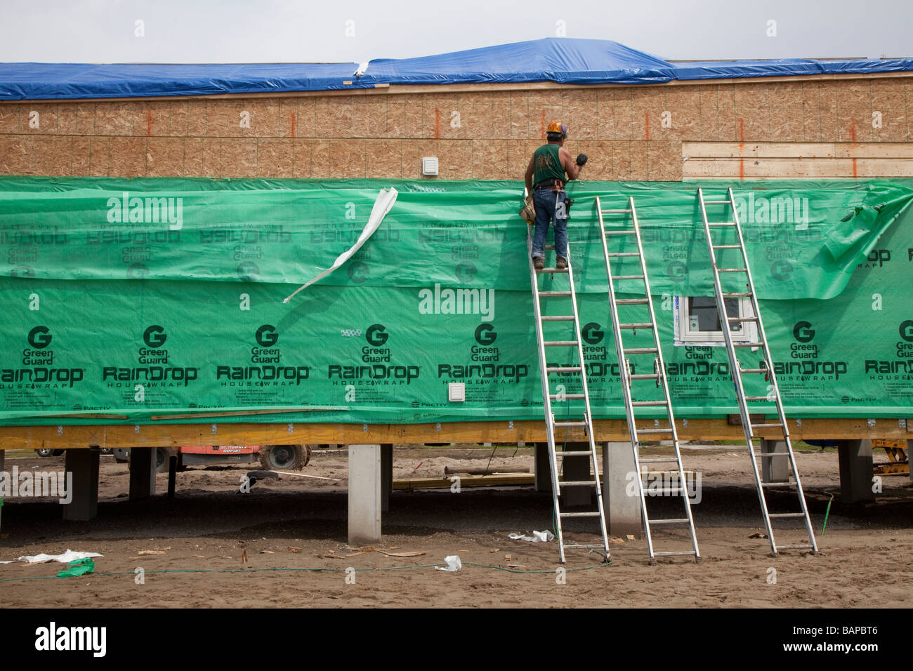 House Wrap Construction Stock Photos & House Wrap Construction Stock ...