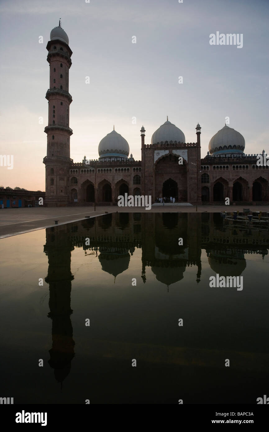 Tajul mosque hi-res stock photography and images - Alamy