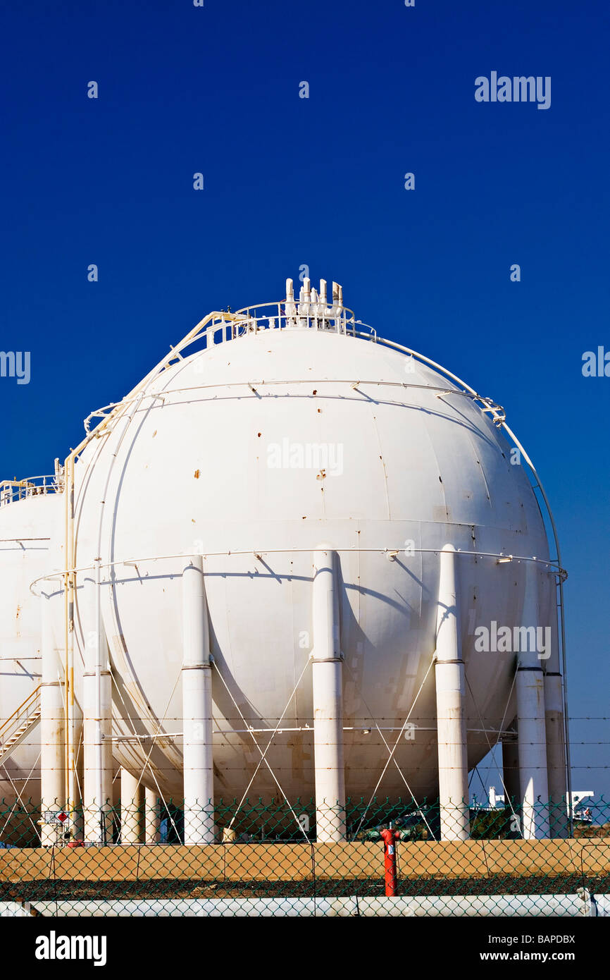 Gas storage tanks hi-res stock photography and images - Alamy
