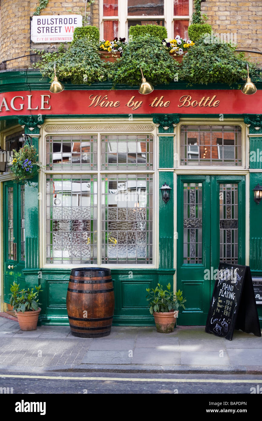 Old english pub hi-res stock photography and images - Alamy