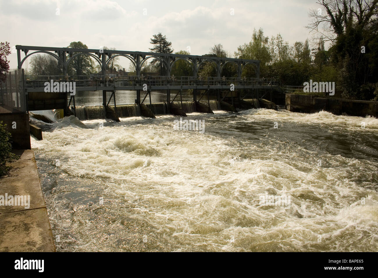 Weir marsh lock river hi-res stock photography and images - Alamy