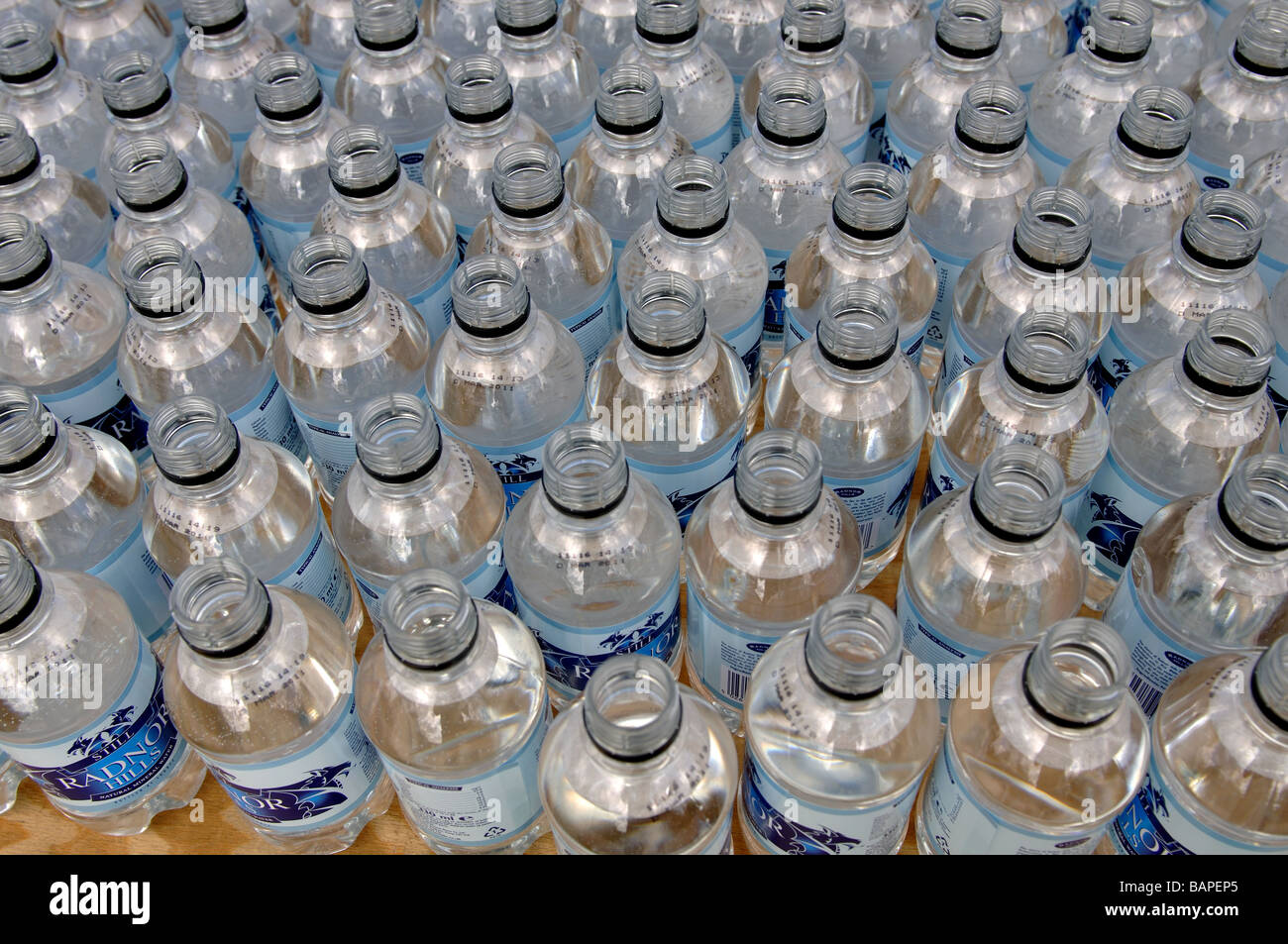 Marathon water station hi-res stock photography and images - Alamy