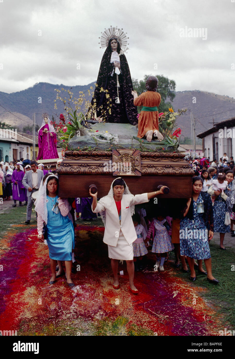 Women carry ANDA of the VIRGIN MARY 17th Century wooden statue during ...