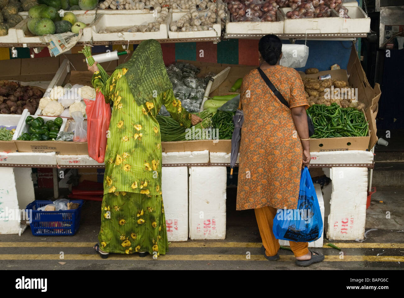 Ladies shopping in multicultural Singapore Stock Photo - Alamy