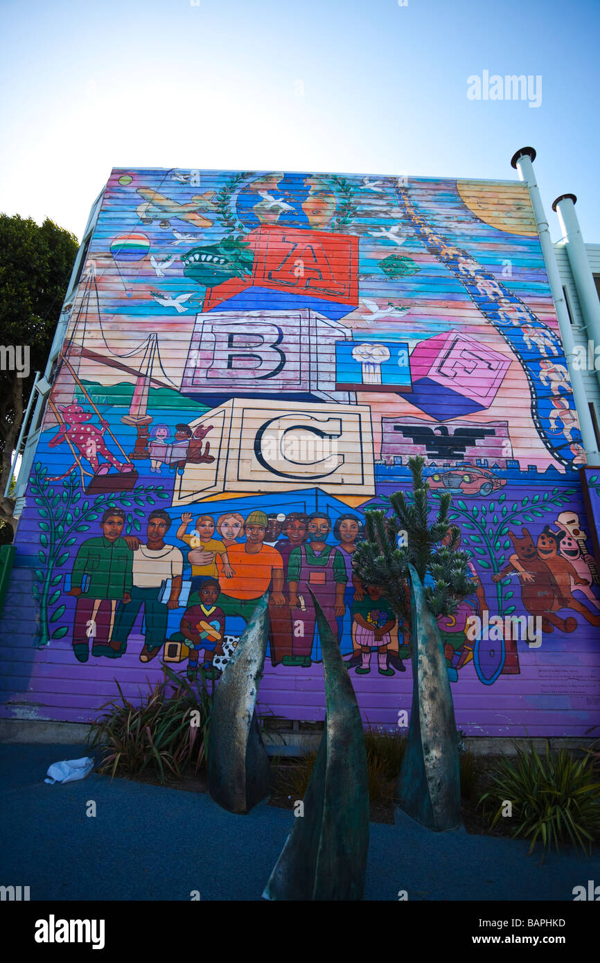 Mexican mural, MISSION DISTRICT, SAN FRANCISCO, CALIFORNIA, USA ...