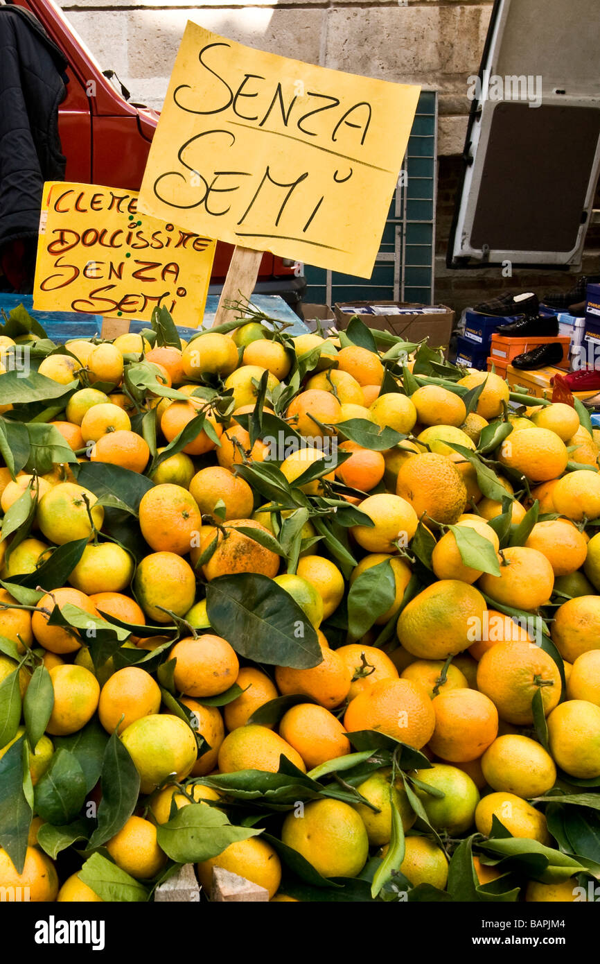 fruits market mandarin Stock Photo - Alamy