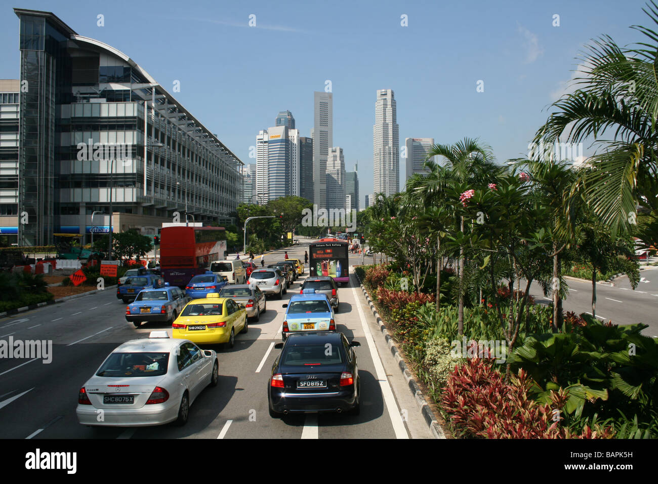 busy road leading to downtown Singapore April 2008 Stock Photo - Alamy