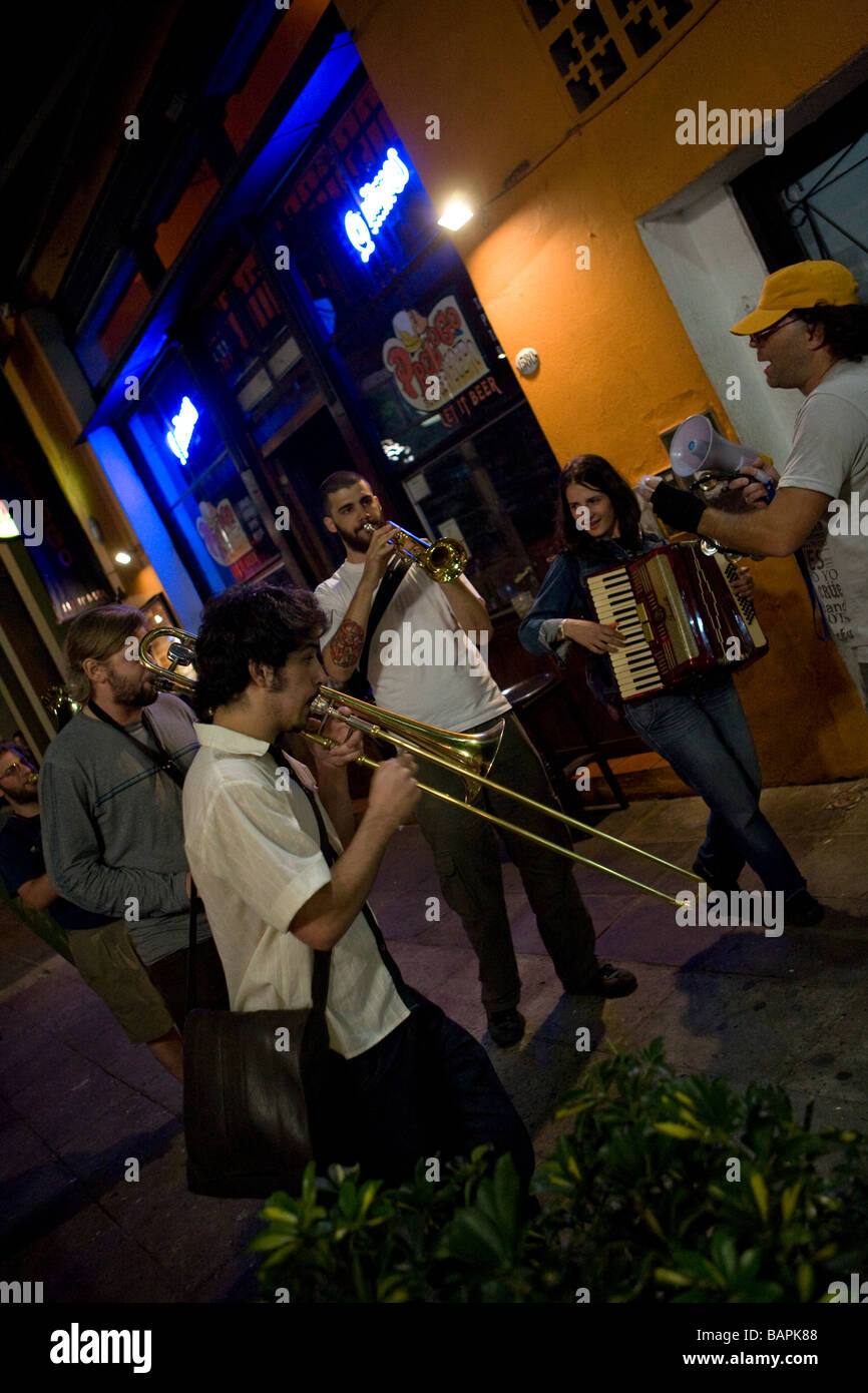 Street musicians playing in Plaza Serrano bars, Palermo Soho, Buenos ...