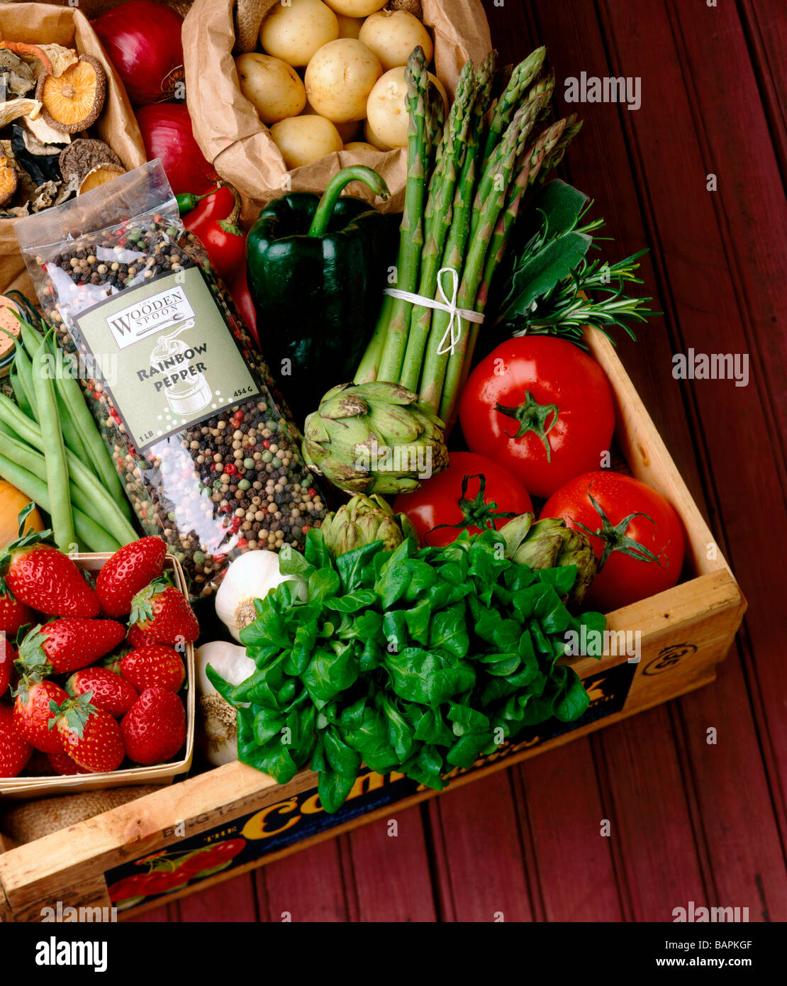 Produce basket hi-res stock photography and images - Alamy