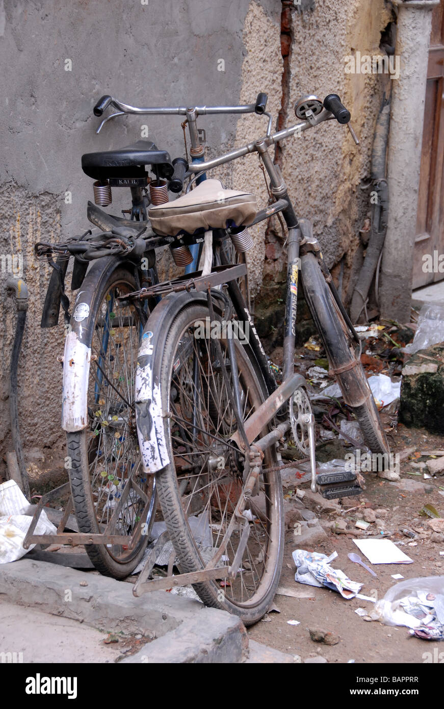 Old cycles in the Khan Market Delhi India Stock Photo - Alamy