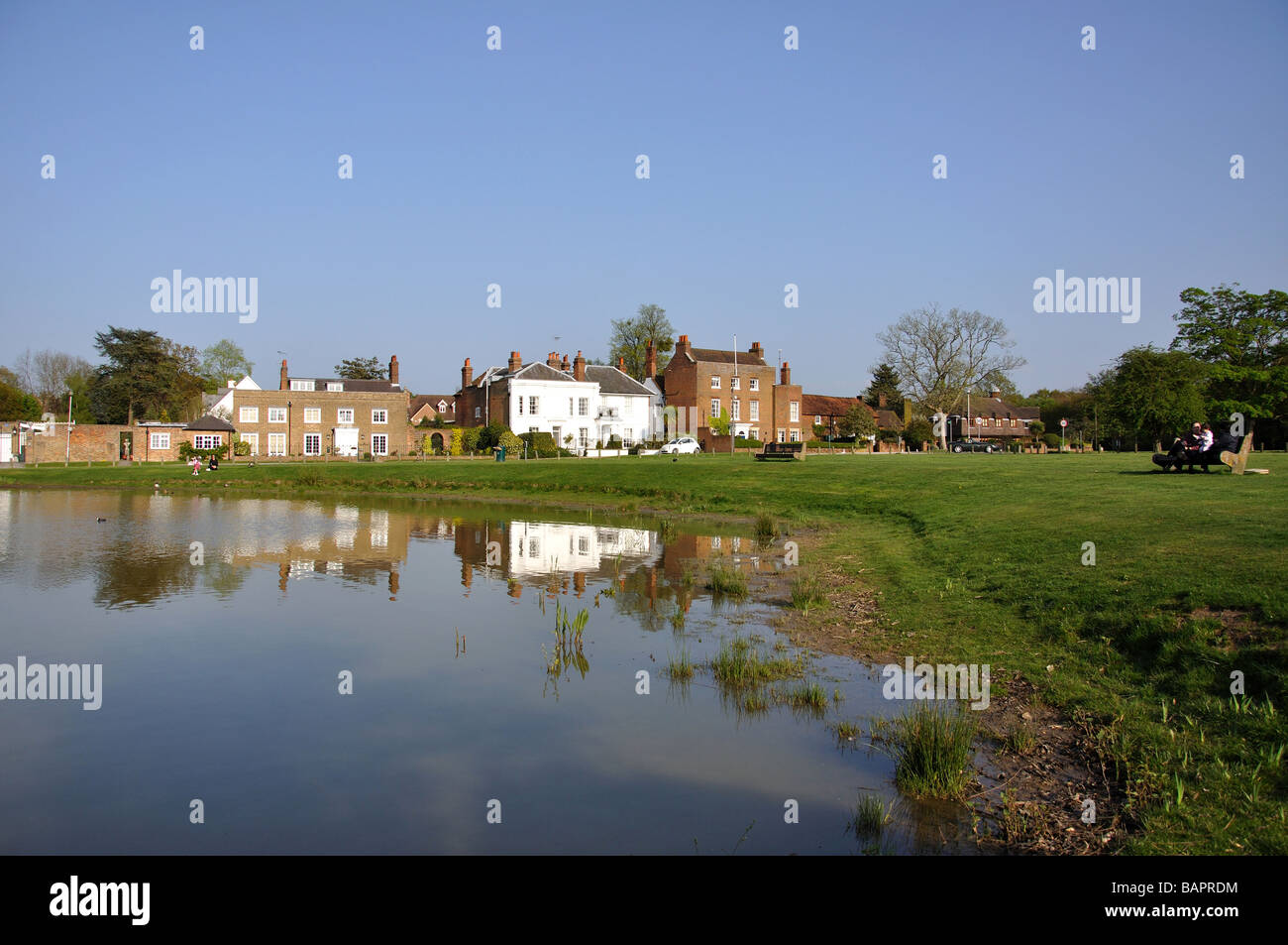 Small lake on West Common, Gerrards Cross, Buckinghamshire, England ...