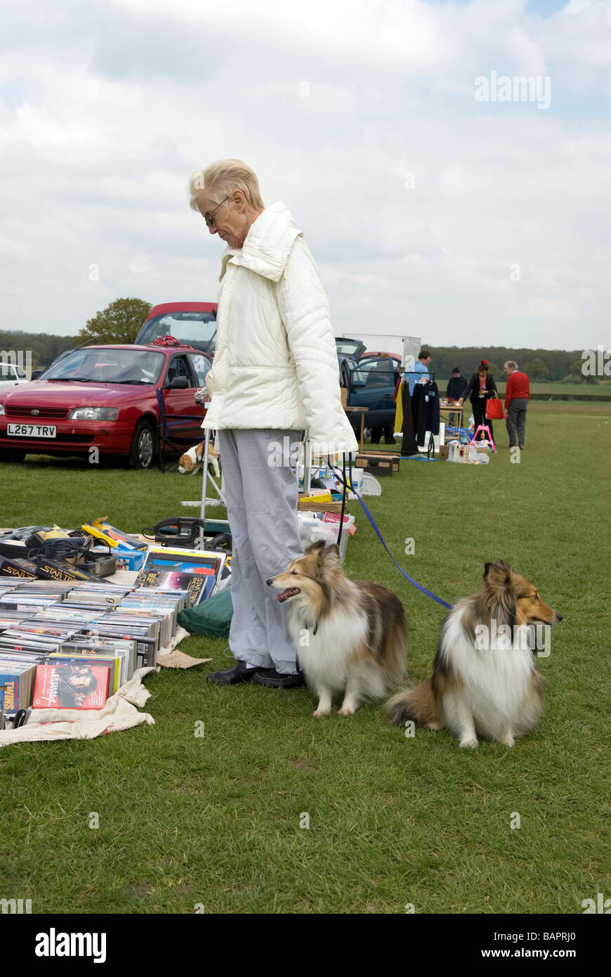 Woman selling car boot hi-res stock photography and images - Alamy