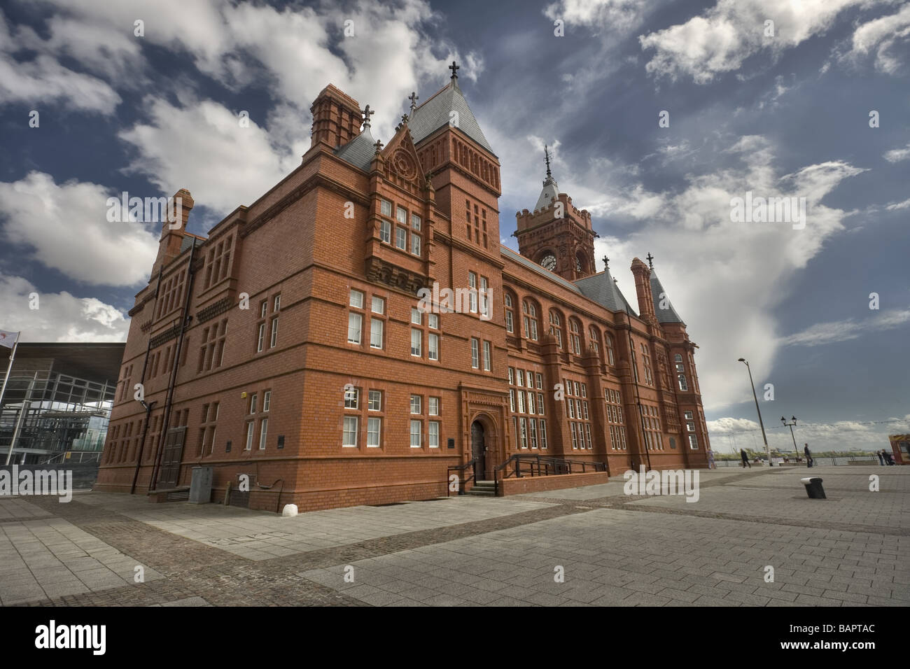 Red brick plaza hi-res stock photography and images - Alamy