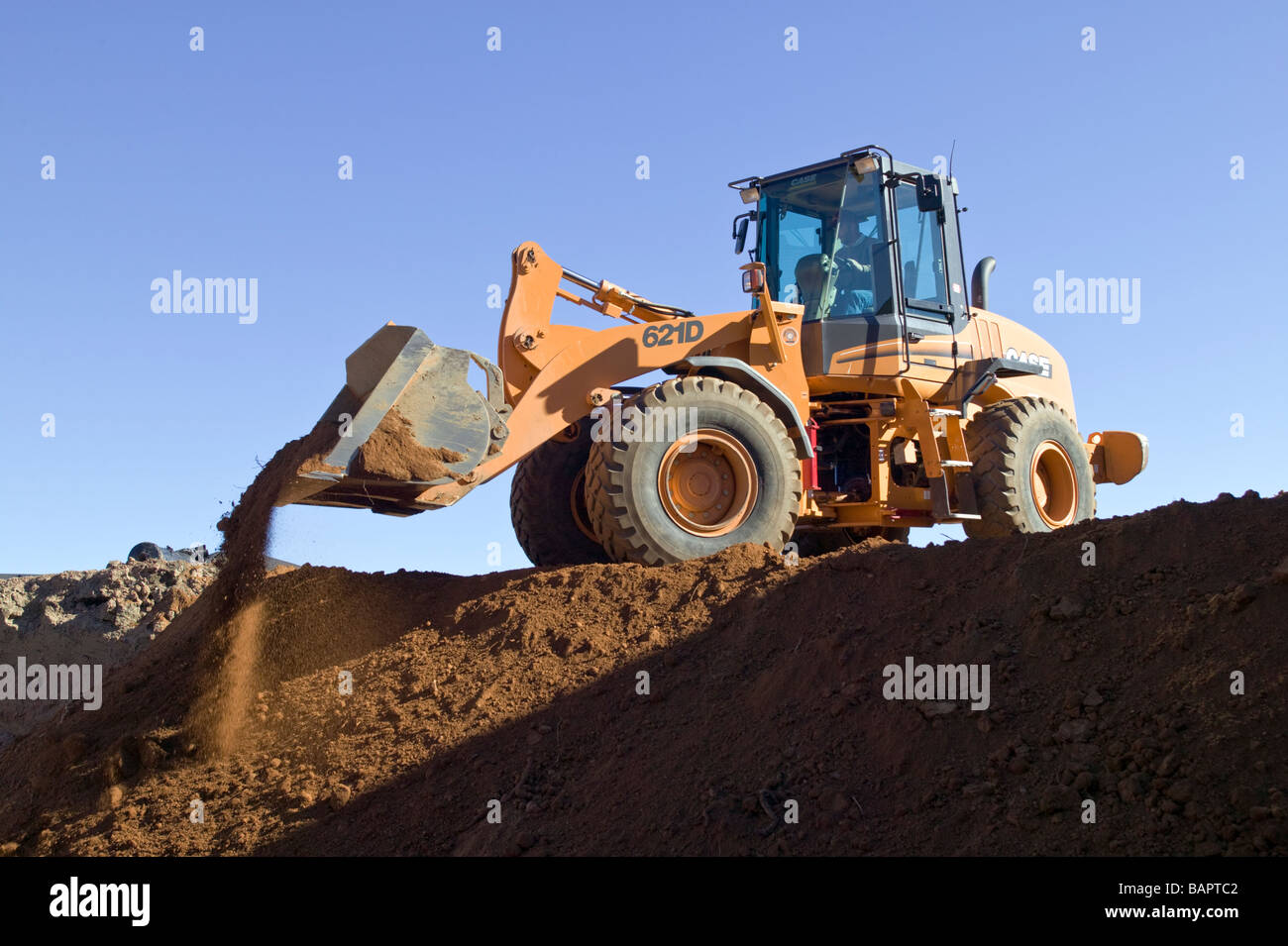 Front end loader earth moving equipment hi-res stock photography and ...
