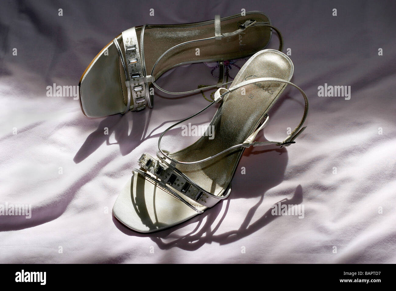 Purple wedding shoes hi-res stock photography and images - Alamy