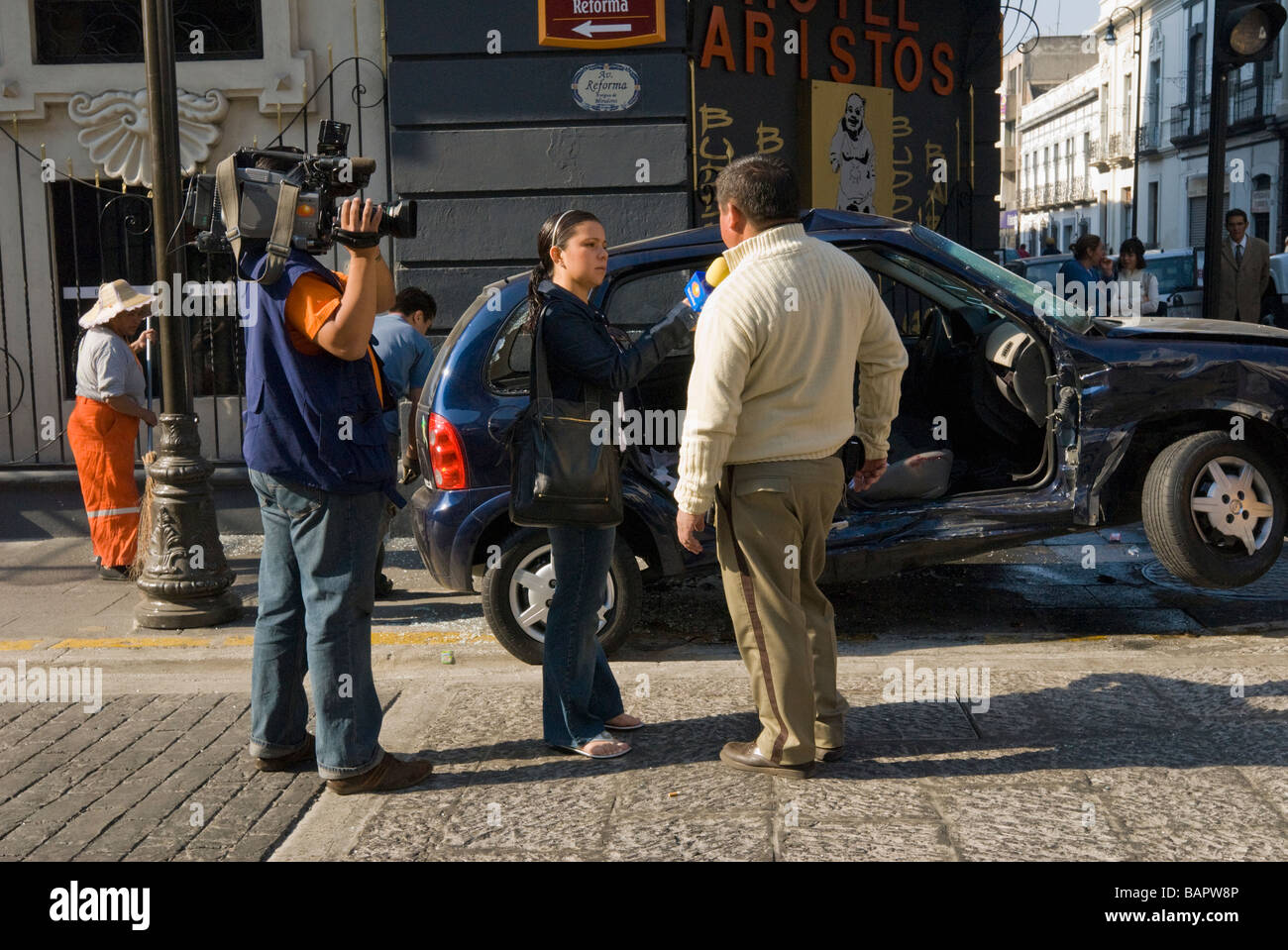 Person filming police hi-res stock photography and images - Alamy