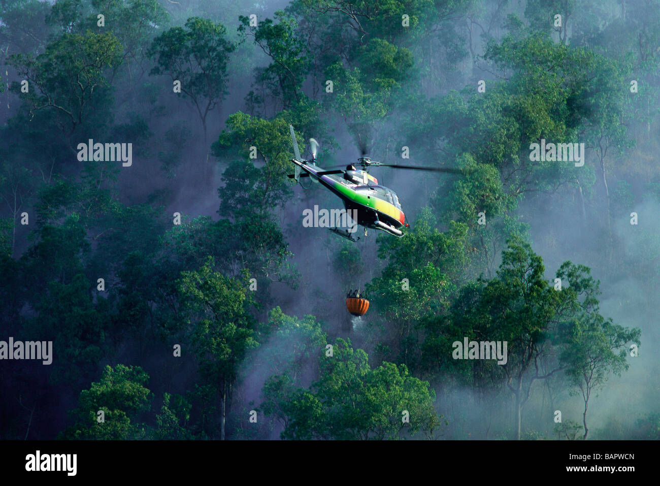 Fire fighting helicopter bushfire hi-res stock photography and images ...