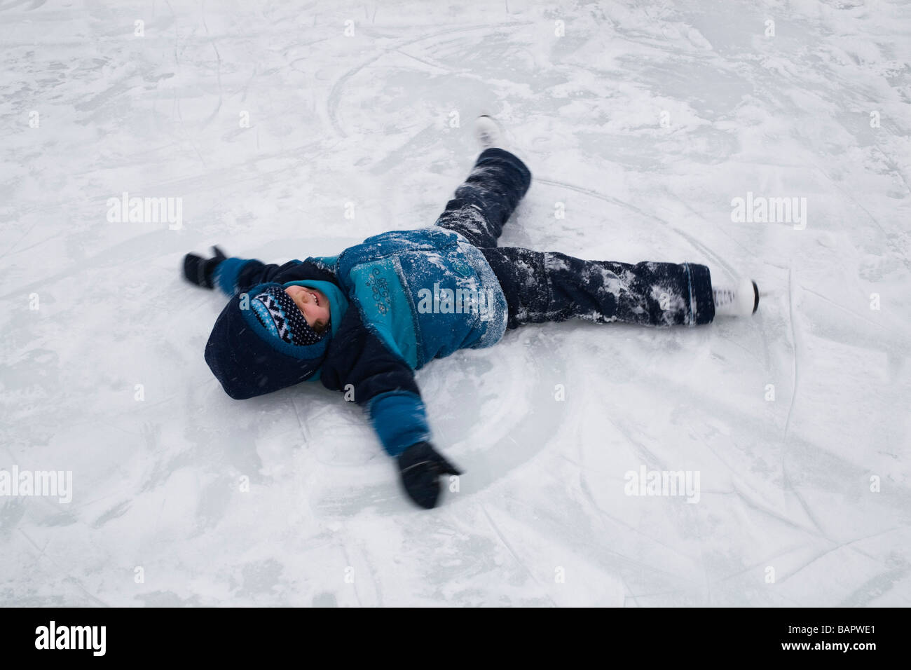 Children snow angel hi-res stock photography and images - Alamy