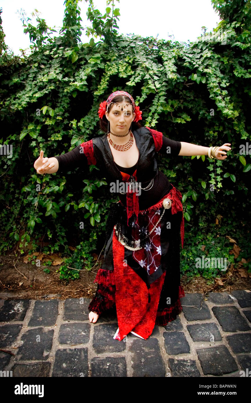 Gypsy dance performer Stock Photo - Alamy