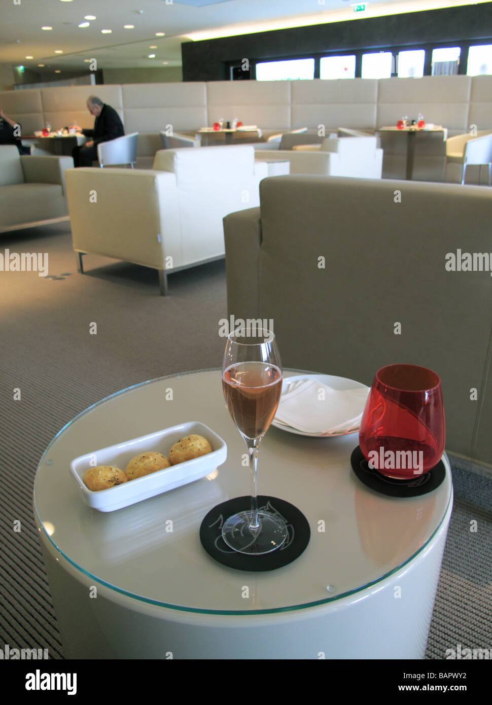 First Class Lounge of Air France (La Premiere) at Charles de Gaulle ...