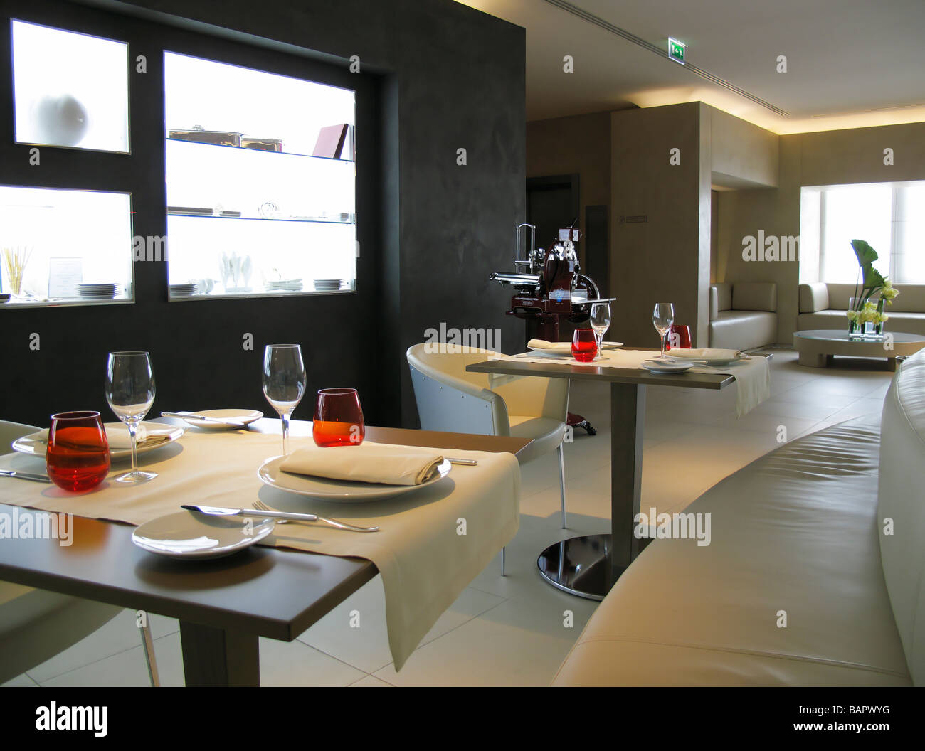 First Class Lounge of Air France La Premiere at Charles de Gaulle ...