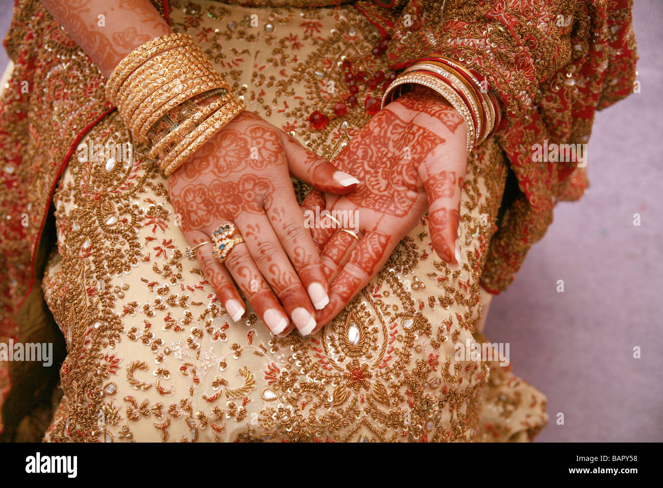 Mehndi designs on a brides hands Stock Photo - Alamy