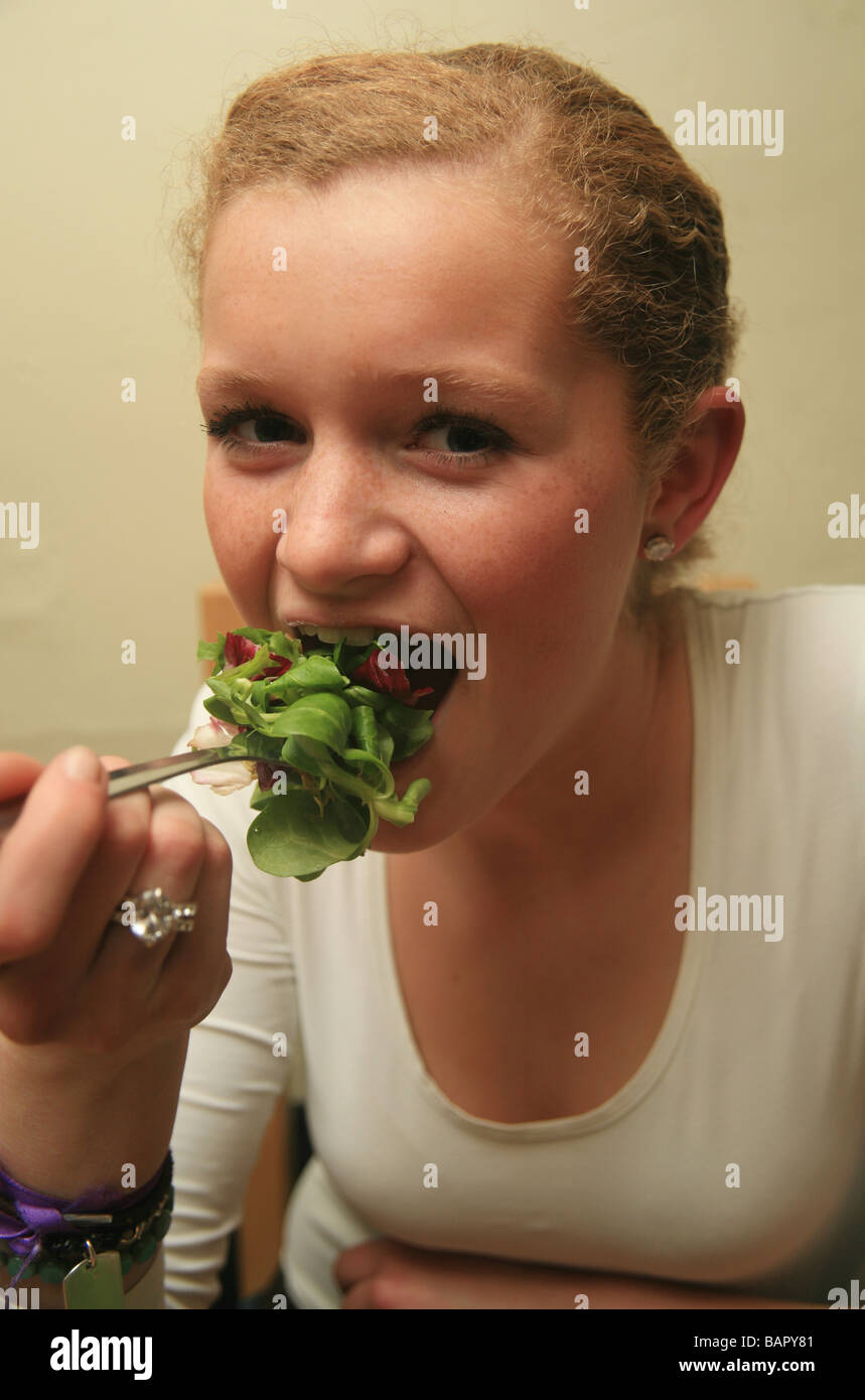 Children eating under table hi-res stock photography and images - Alamy