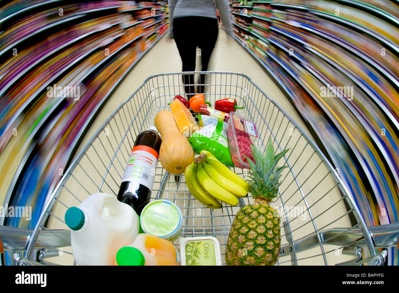 Supermarket trolley hi-res stock photography and images - Alamy