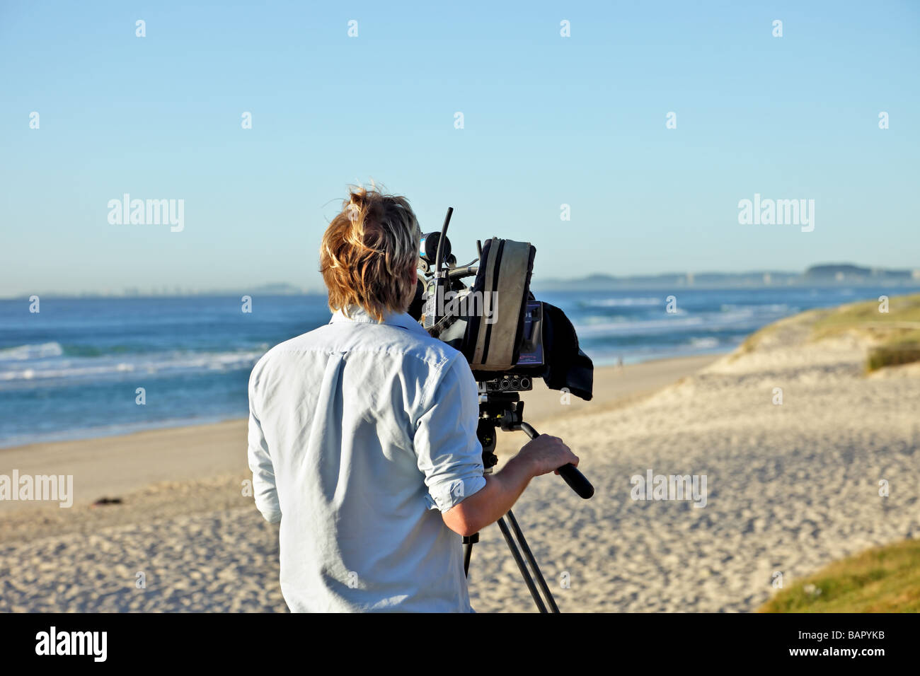 Cameraman filming news tv hi-res stock photography and images - Alamy