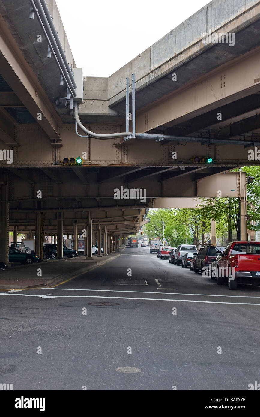 Mercer Avenue under the Brooklyn Queens Expressway Stock Photo - Alamy