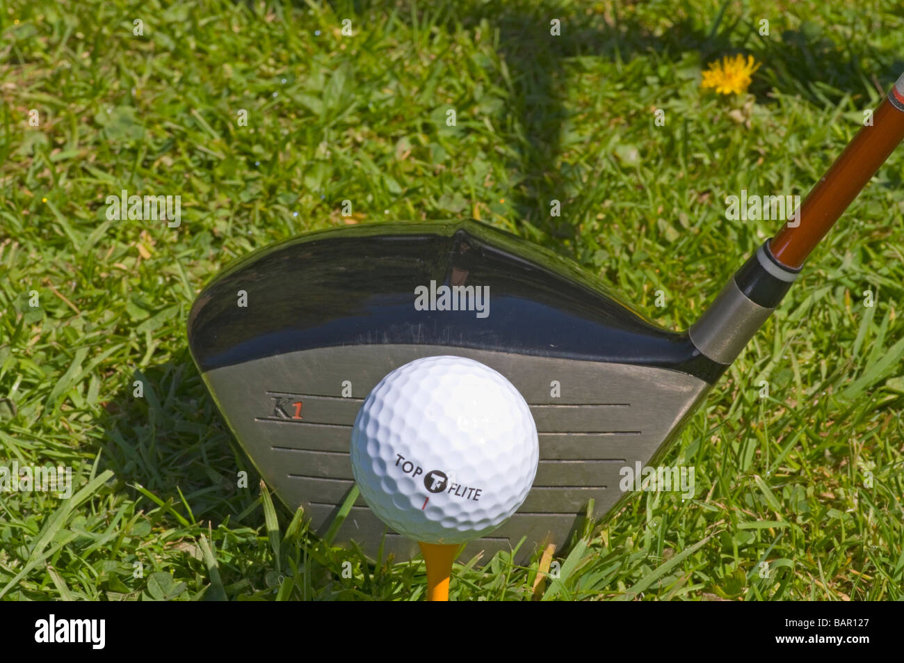 Addressing golf ball hi-res stock photography and images - Alamy