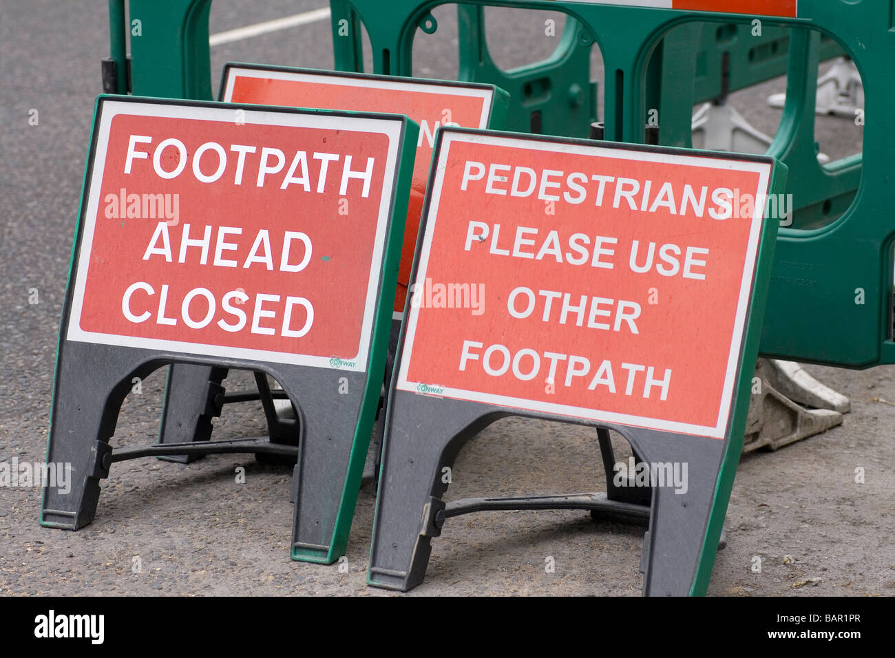 'Footpath closed' signs in London Stock Photo - Alamy
