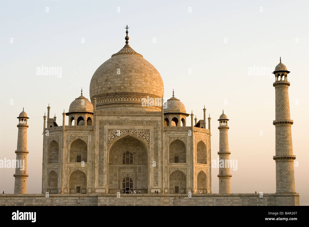 Taj mahal morning hi-res stock photography and images - Alamy