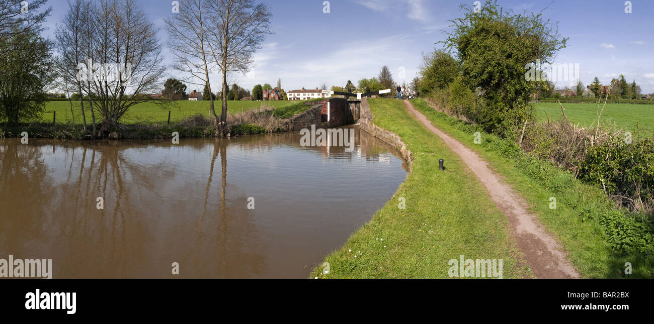 the worcester and birmingham canal stoke prior worcestershire Stock ...