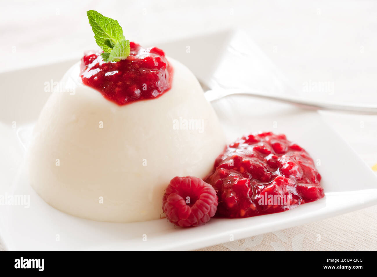 Lemon buttermilk pannacotta with fresh raspberry coulis Stock Photo - Alamy