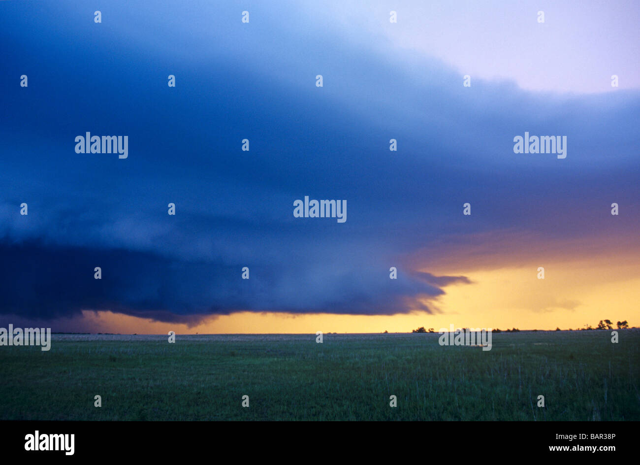 Amazing sunset colours on the structure of a severe supercell ...