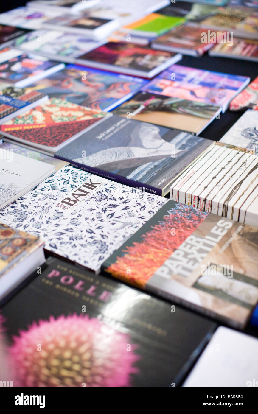 Fashion book hi-res stock photography and images - Alamy