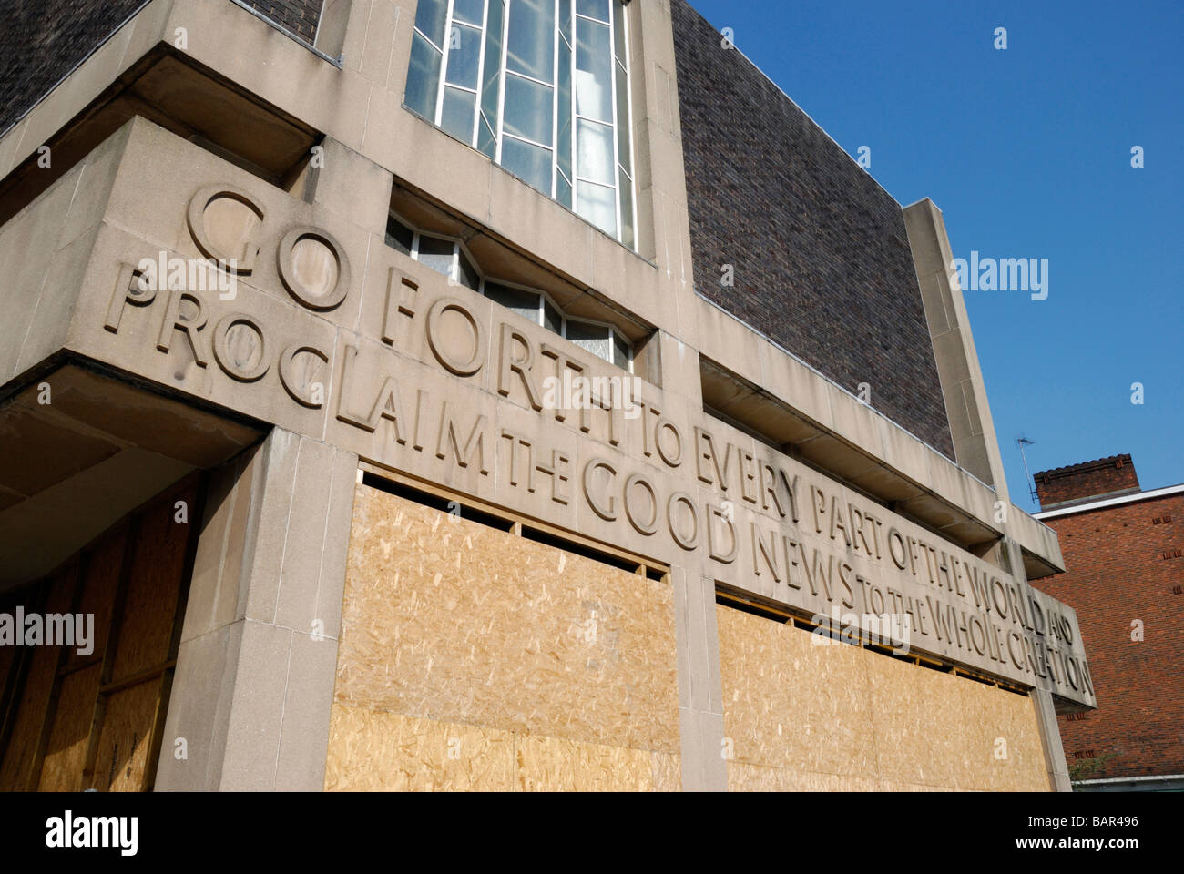 Church closed sign hi-res stock photography and images - Alamy