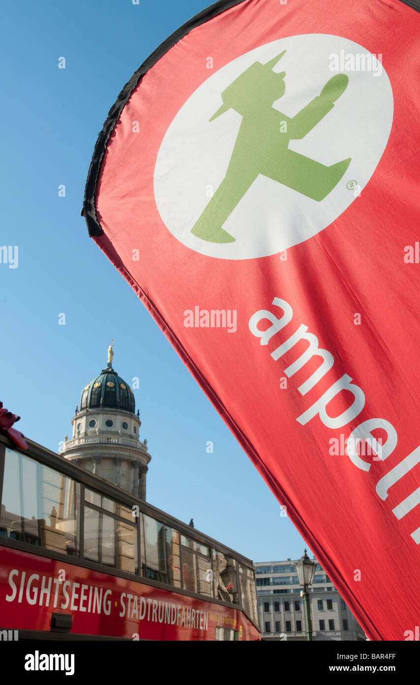 Germany berlin sign ampelmann hi-res stock photography and images - Alamy