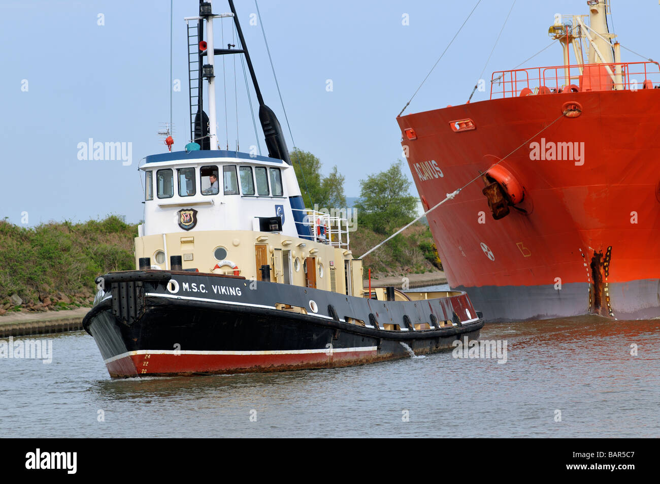 Tugboat MSC Viking guiding the bulk chemical oil products tanker Acavus ...