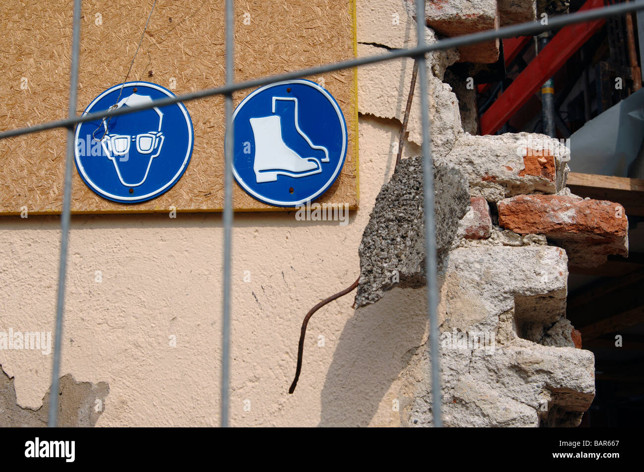 Site safety signs icons hi-res stock photography and images - Alamy